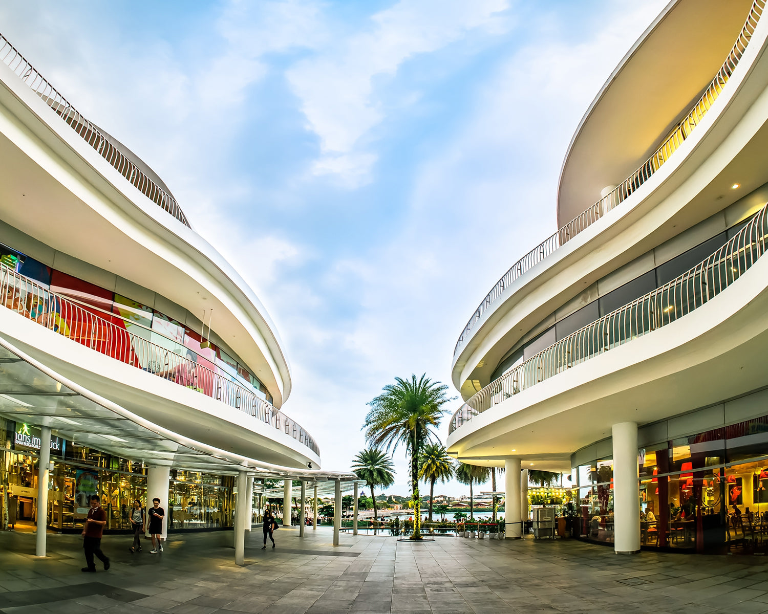 VivoCity – Retail Store Tours
